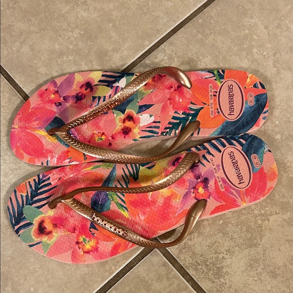 Havaianas | Shoes | Havaianas Womens 9 Tropical Floral Sandals Pink And ...
